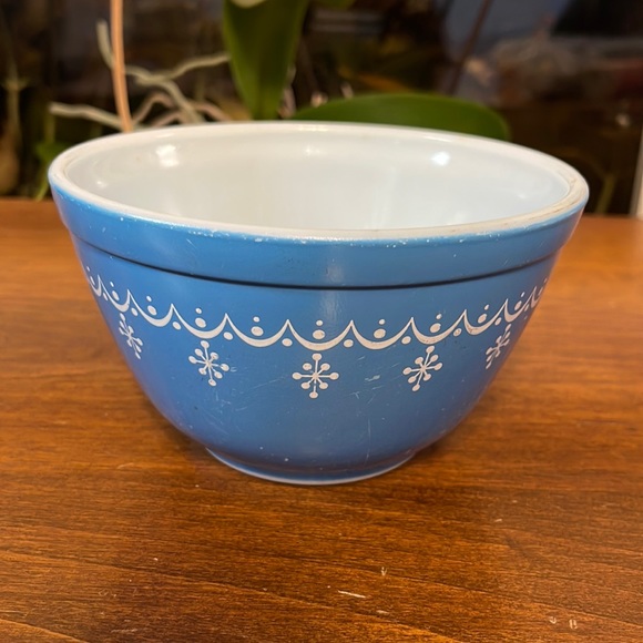Pyrex | Kitchen | Vintage Pyrex Small Bowl Blue White Snowflake Garland ...